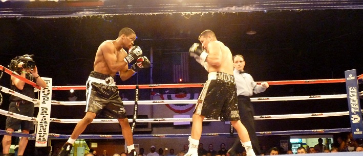 Mike Jones with easy win in stay busy fight: Wants Manny Pacquiao next!