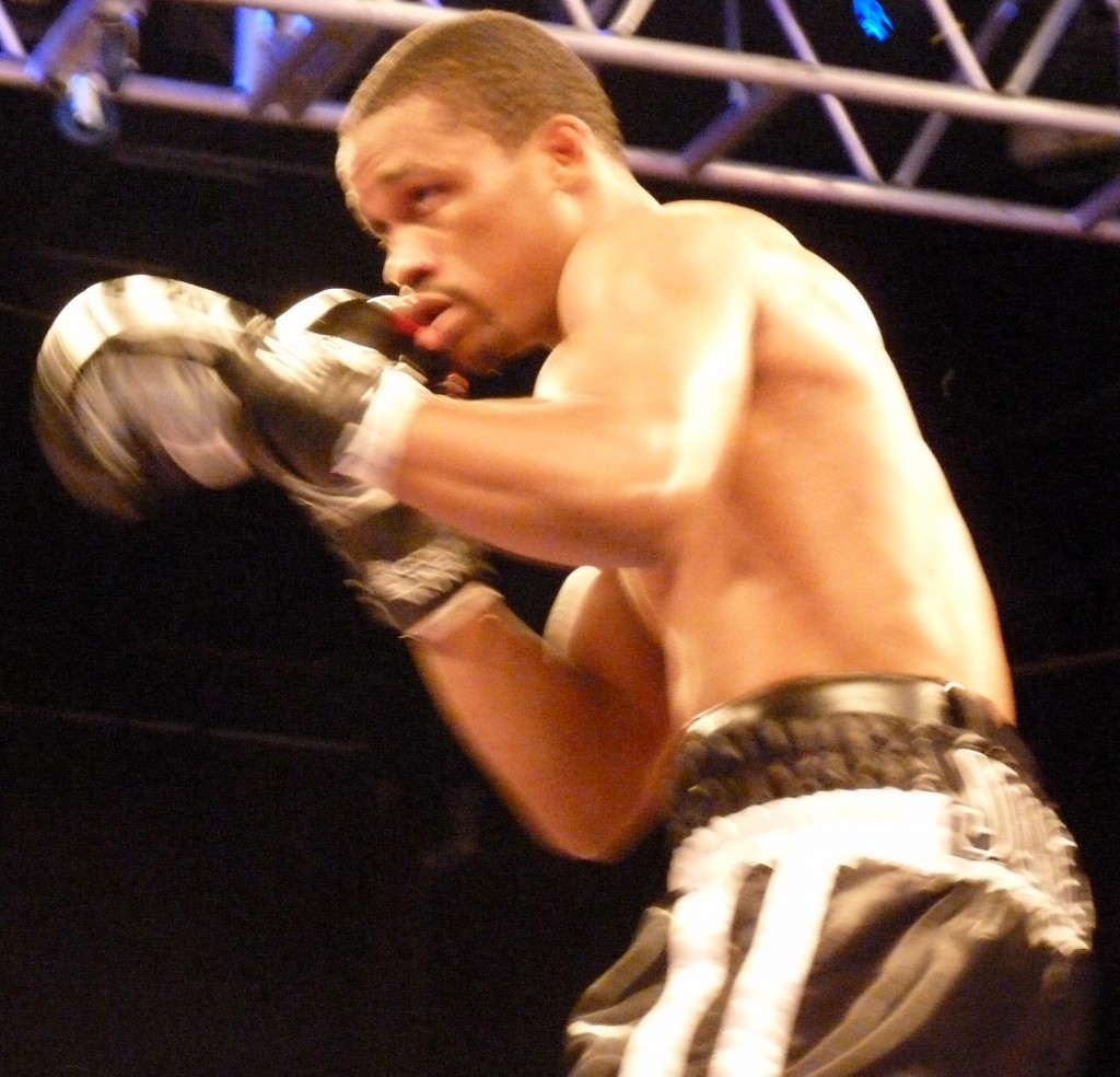 Mike Jones with easy win in stay busy fight: Wants Manny Pacquiao next!